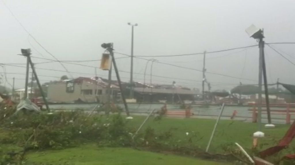 Tornadoes hit coastal Queensland towns - ABC News