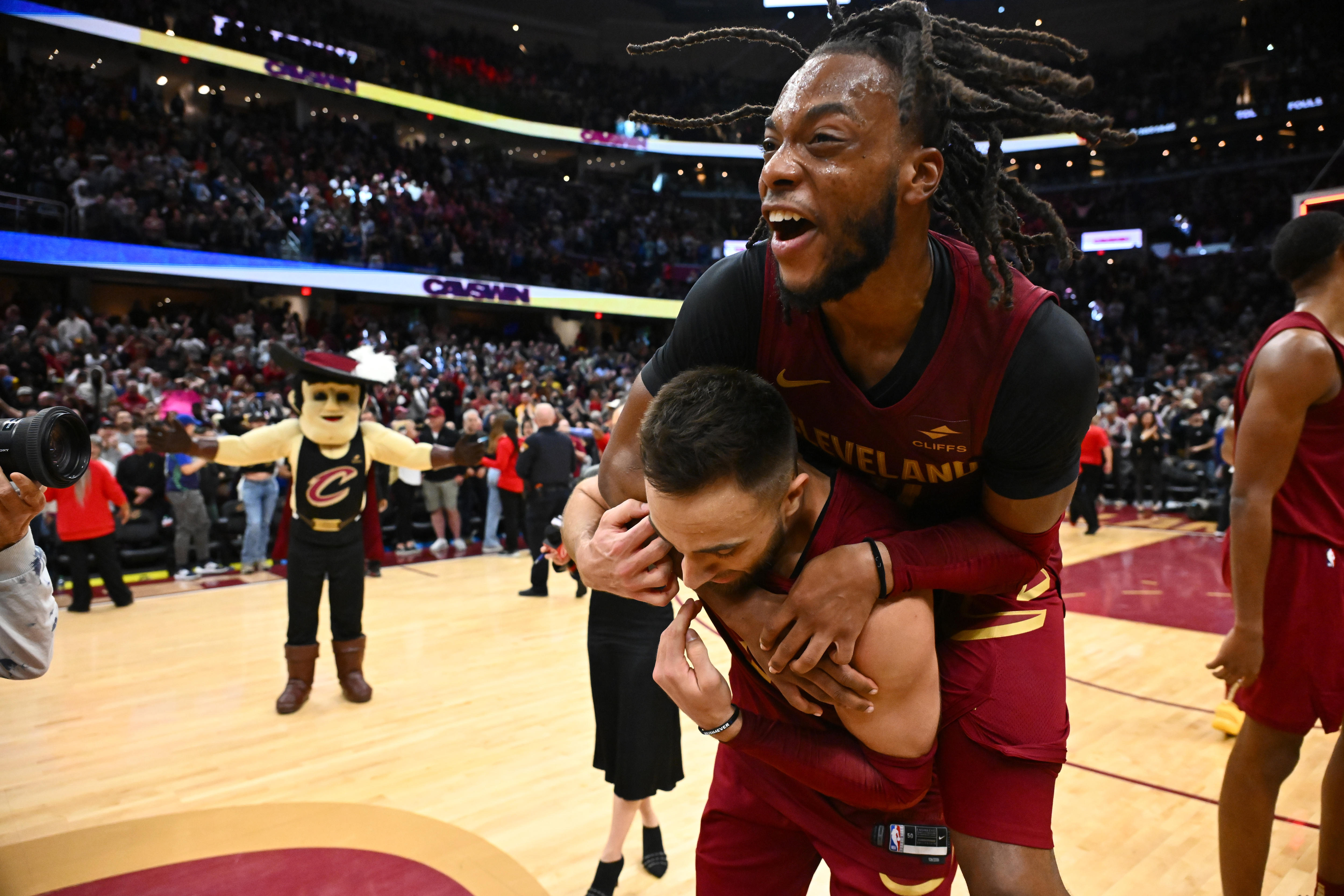 Max Strus hits stunning long-range buzzer beater as the Cleveland ...