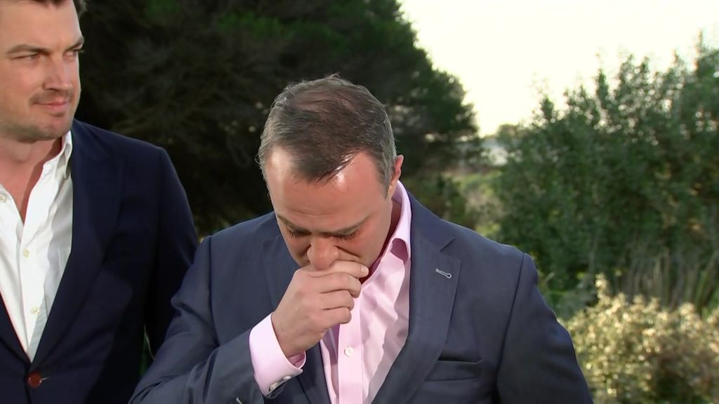 Outgoing MP Tim Wilson tears up thanking husband after conceding defeat ...