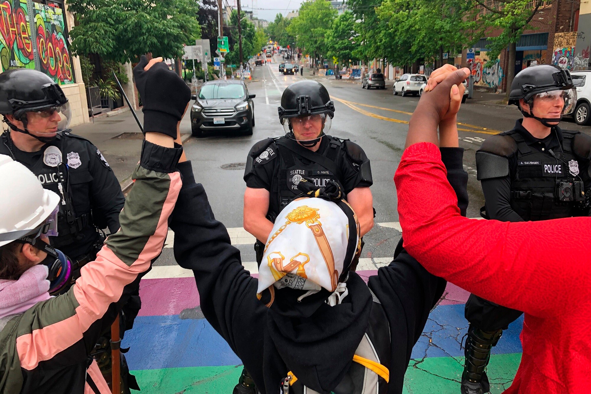 Seattle police move in to clear 'occupied' area after Mayor orders ...