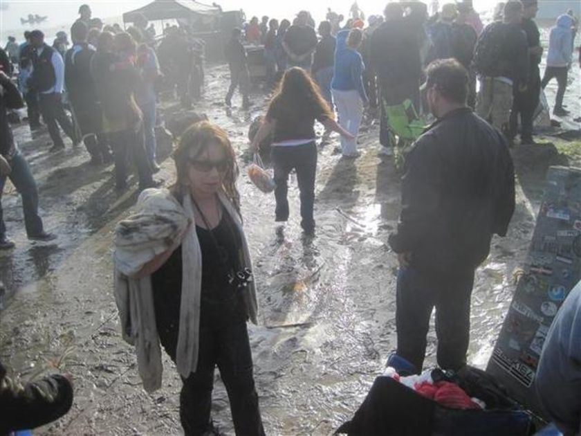 Giant waves wipe out surfing spectators - ABC News