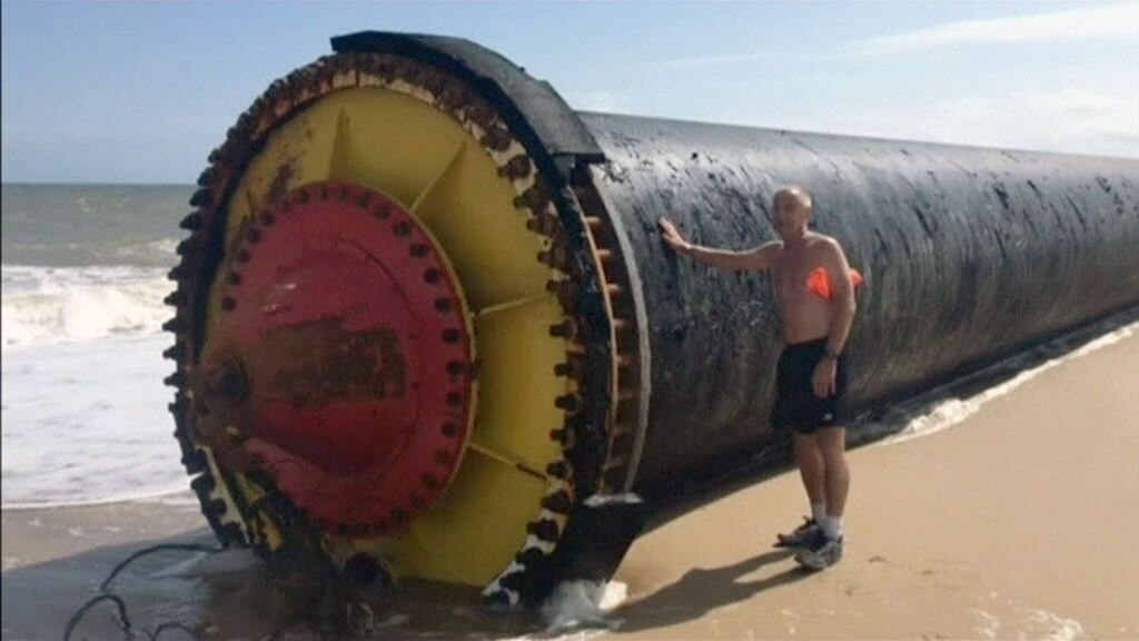 Gigantic bore pipes from Norway bound for Algeria break free and wash ...
