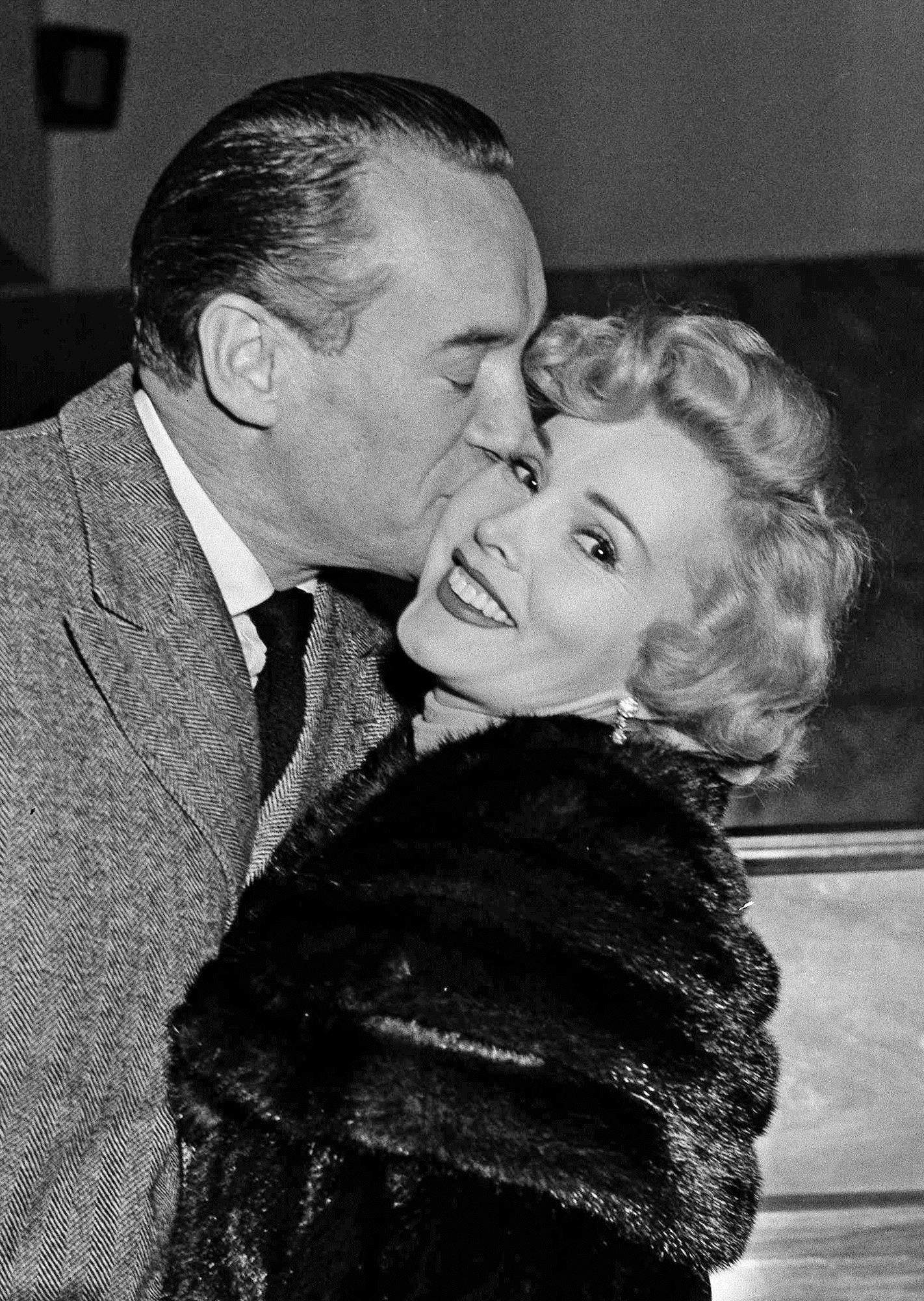 Zsa Zsa Gabor Age Husbands Biography Facts More