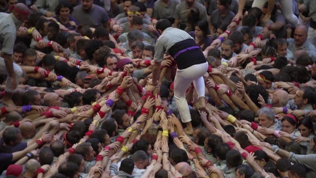 Traditional human tower competition held in Catalonia - ABC News