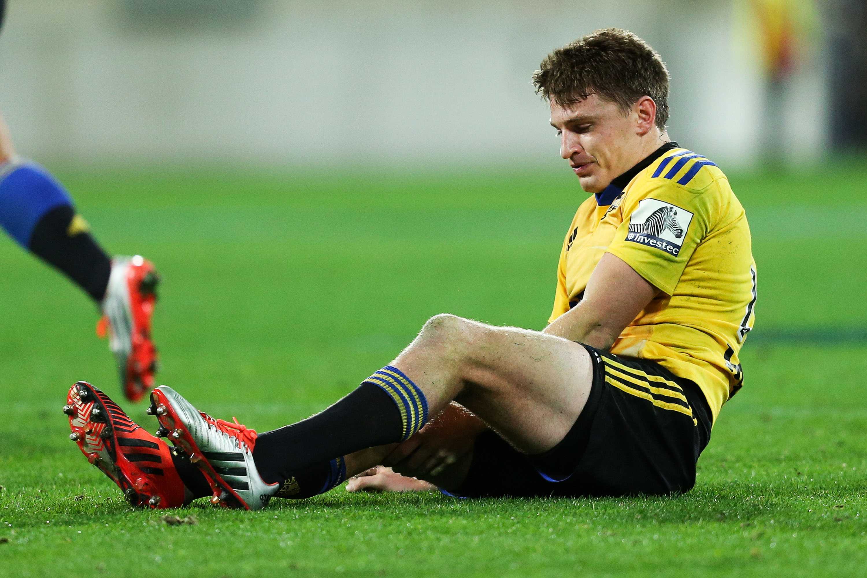 Hurricanes lose Beauden Barrett for a month after confirmation of knee ...