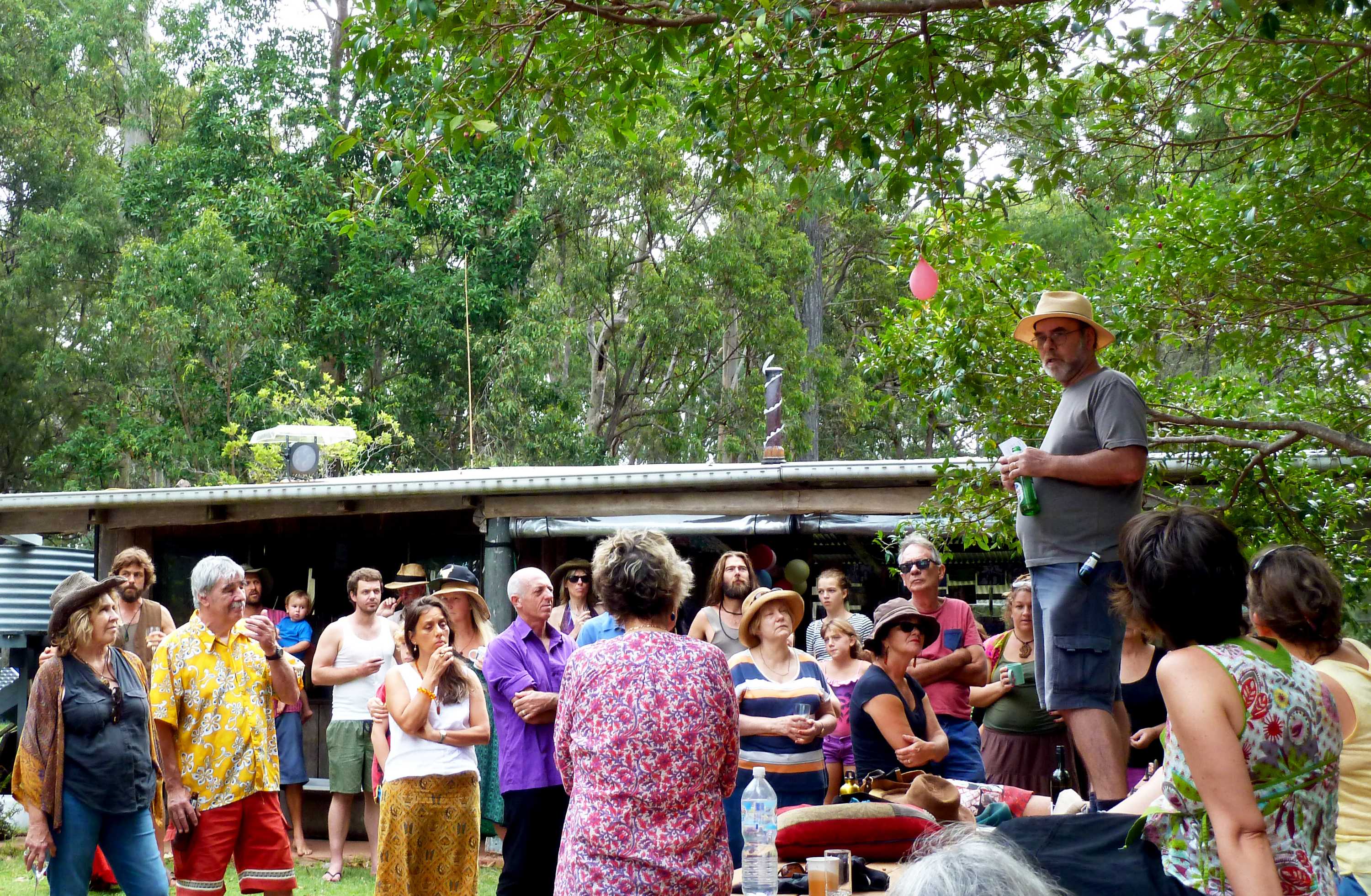 Life on a hippie commune, 40 years on - ABC listen