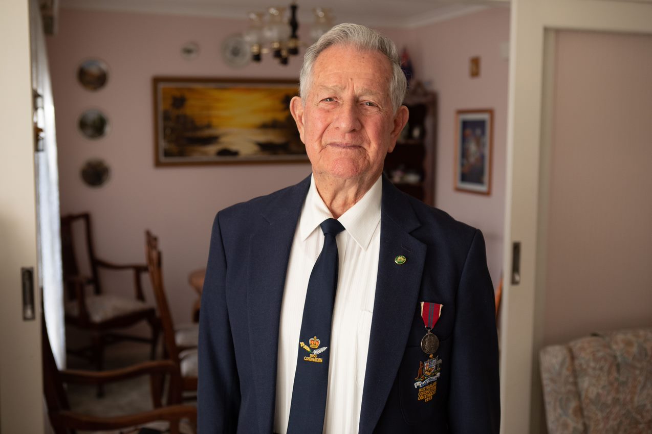 How Gordon Robson found himself standing guard at Buckingham Palace ...