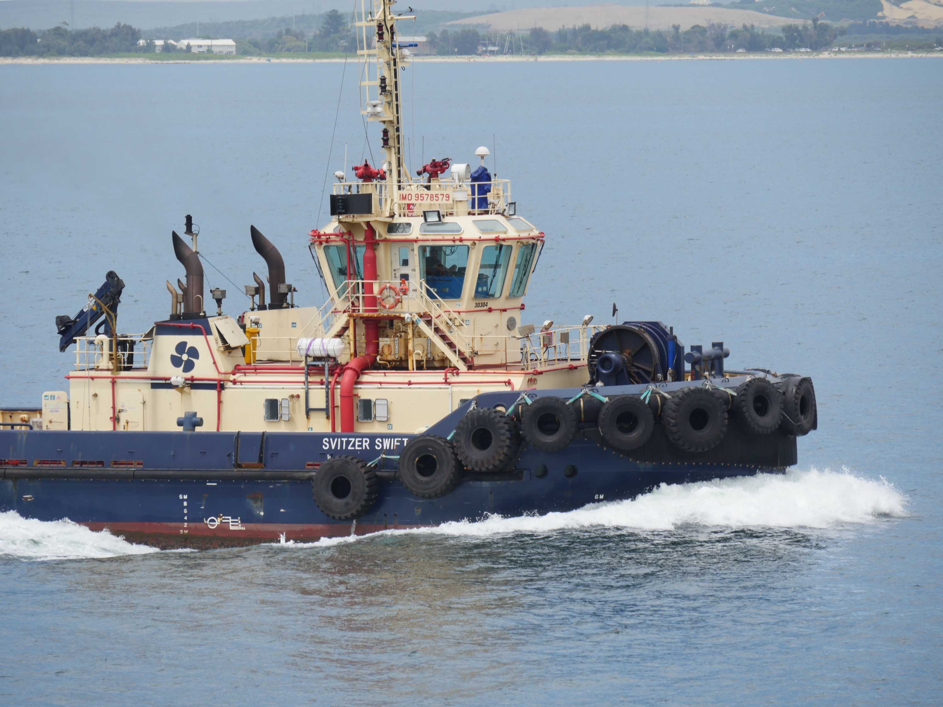 Tugboat engineers' strike affects shipping in Newcastle, Sydney and ...