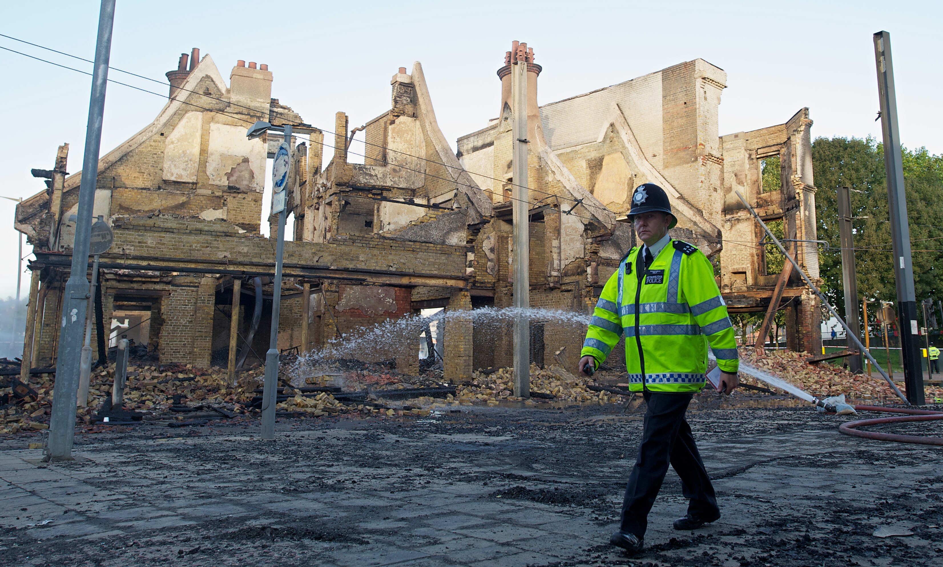 Arsonist jailed for London riots inferno - ABC News