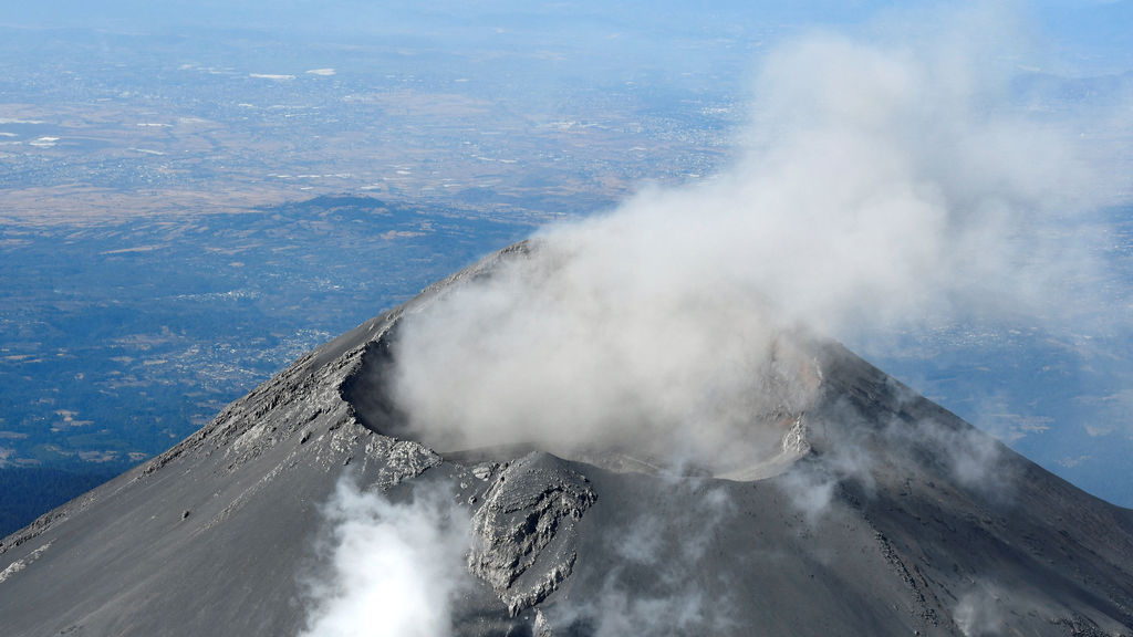 Drone captures Mexico's Popocatepetl volcano spewing ash and smoke ...