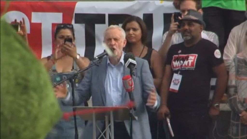 Donald Trump's UK visit draws thousands of protesters and supporters in ...