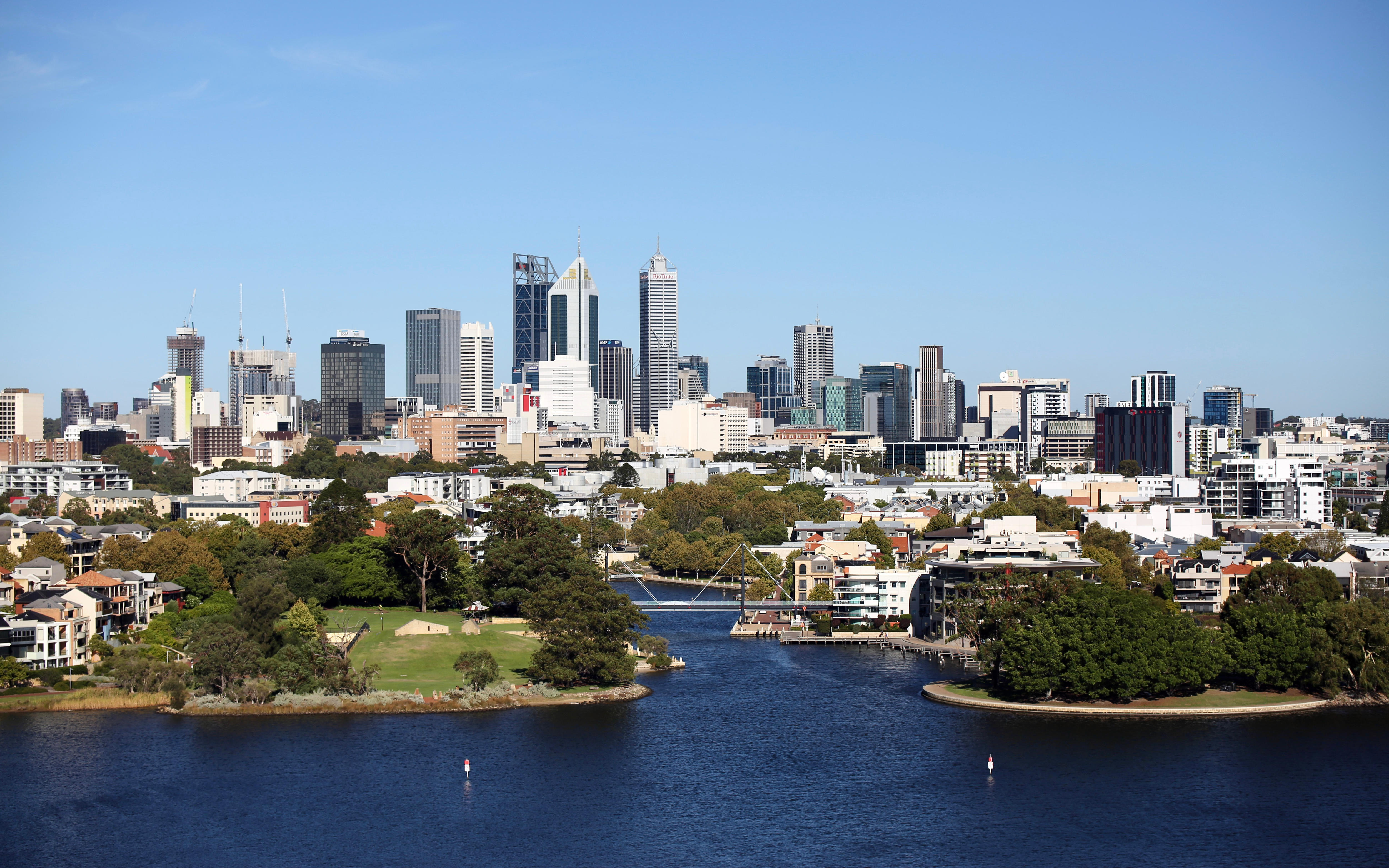 Going west: WA posts record gain from interstate arrivals as lockdowns ...