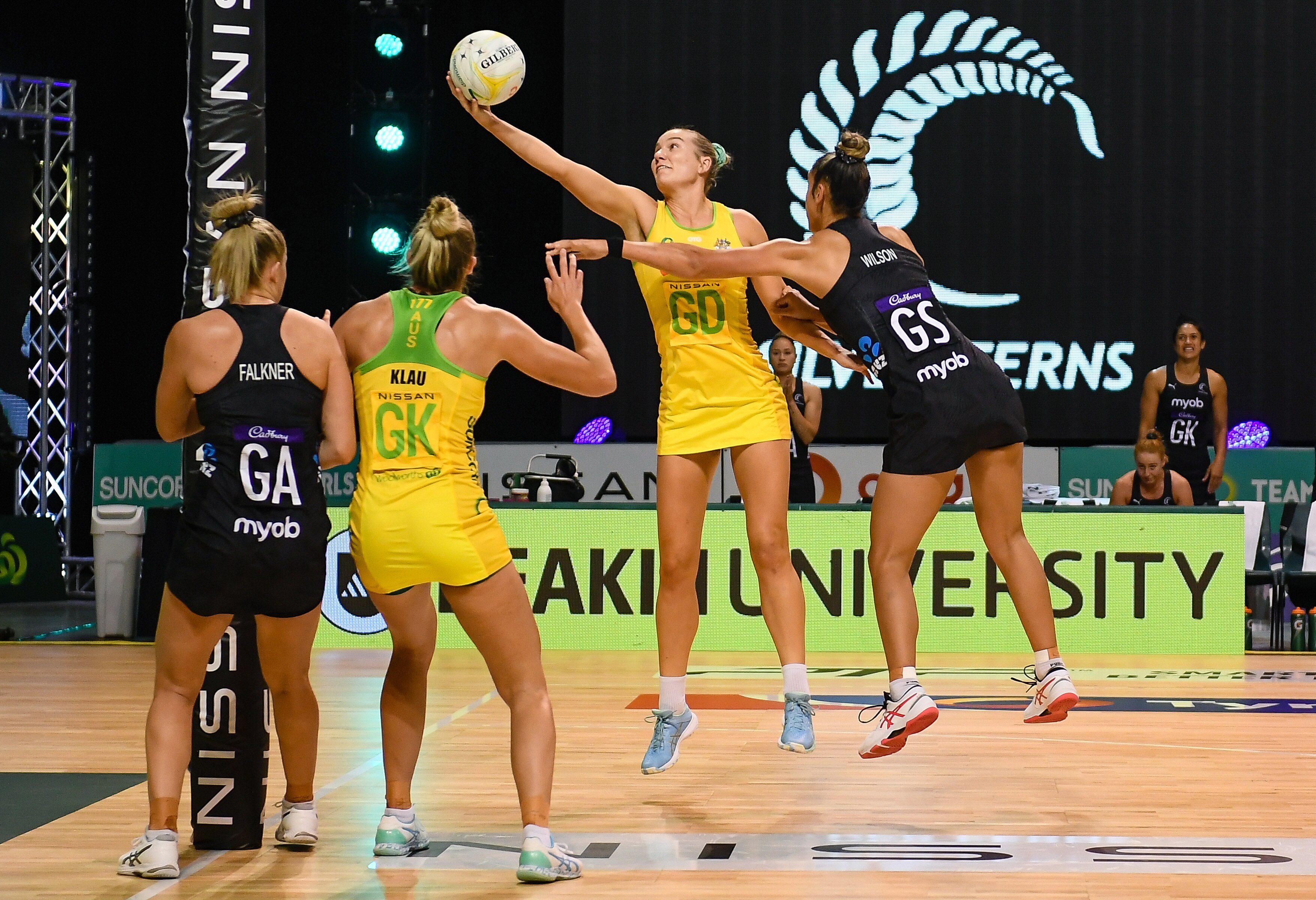 Courtney Bruce wins Liz Ellis Diamond at the Australian Netball Awards ...