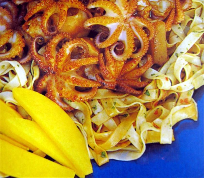 Squid and mango stirfry - ABC News