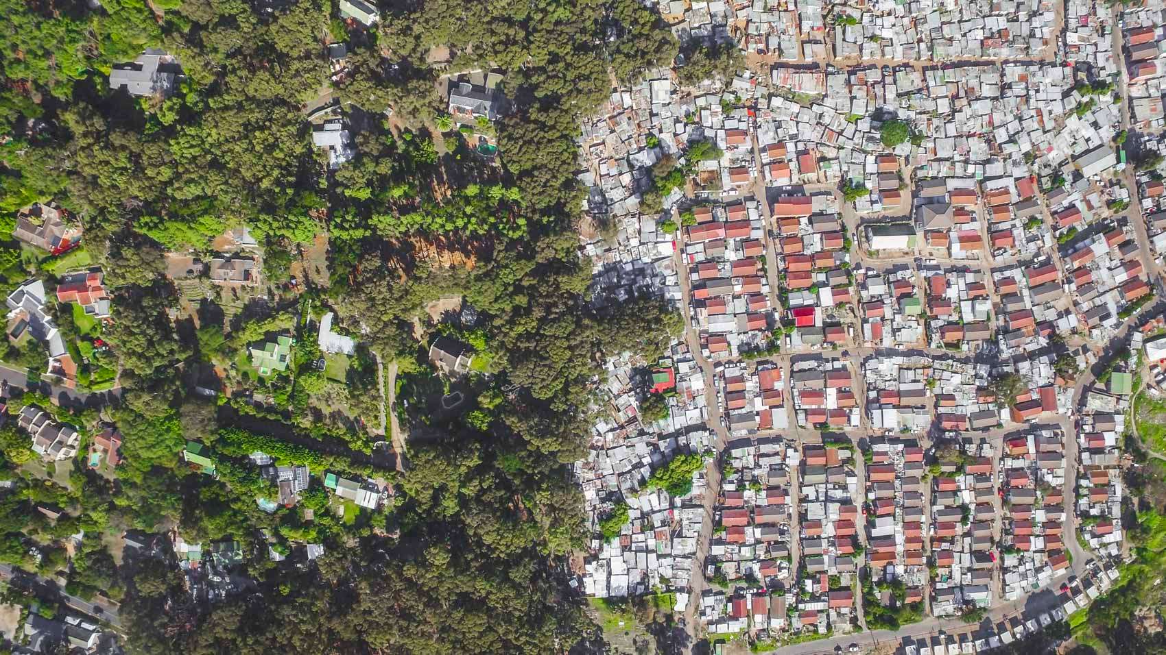 Photographer Johnny Miller highlights divide between Cape Town's rich ...