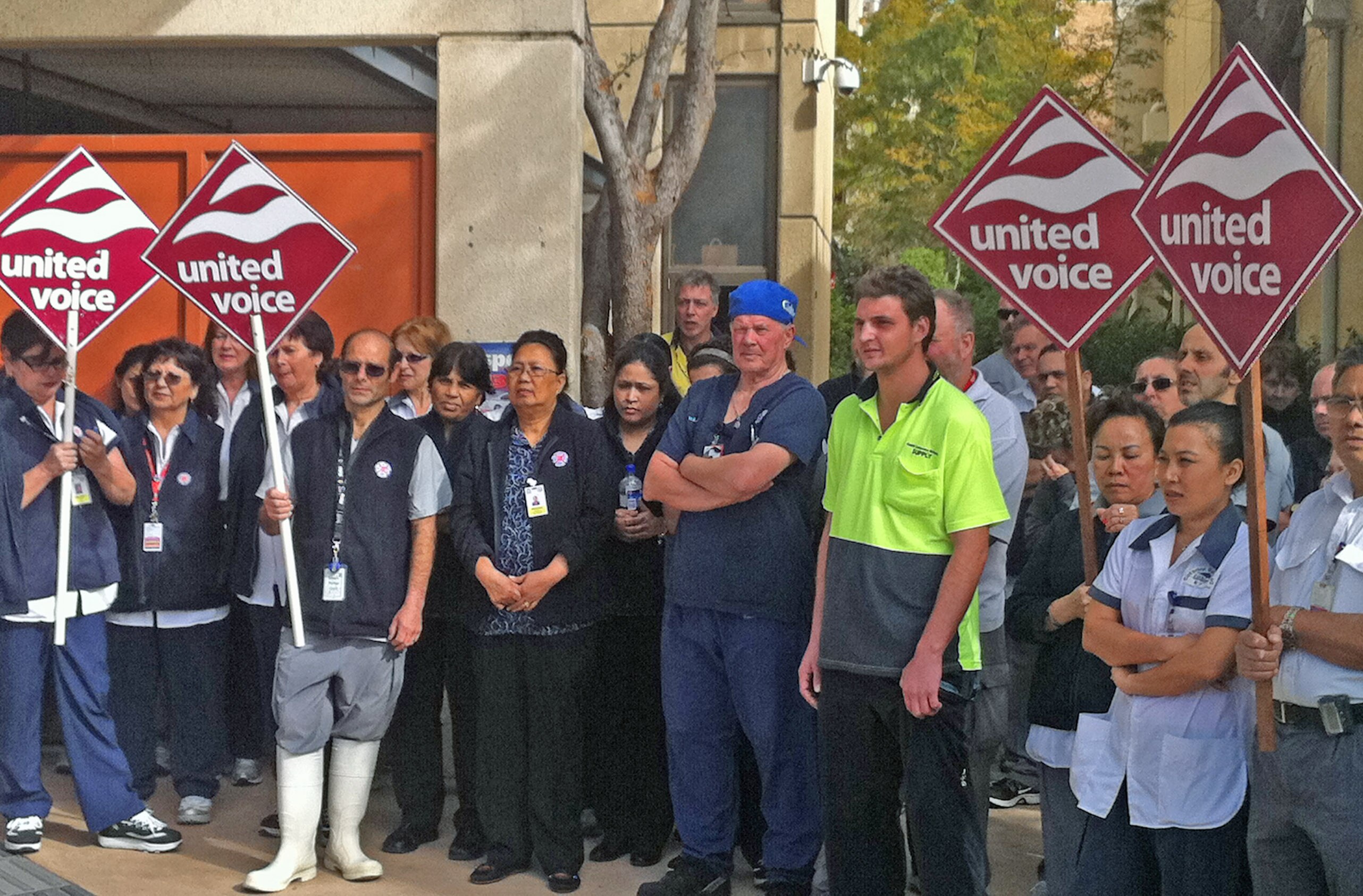 Minister urges union members to accept offer - ABC News