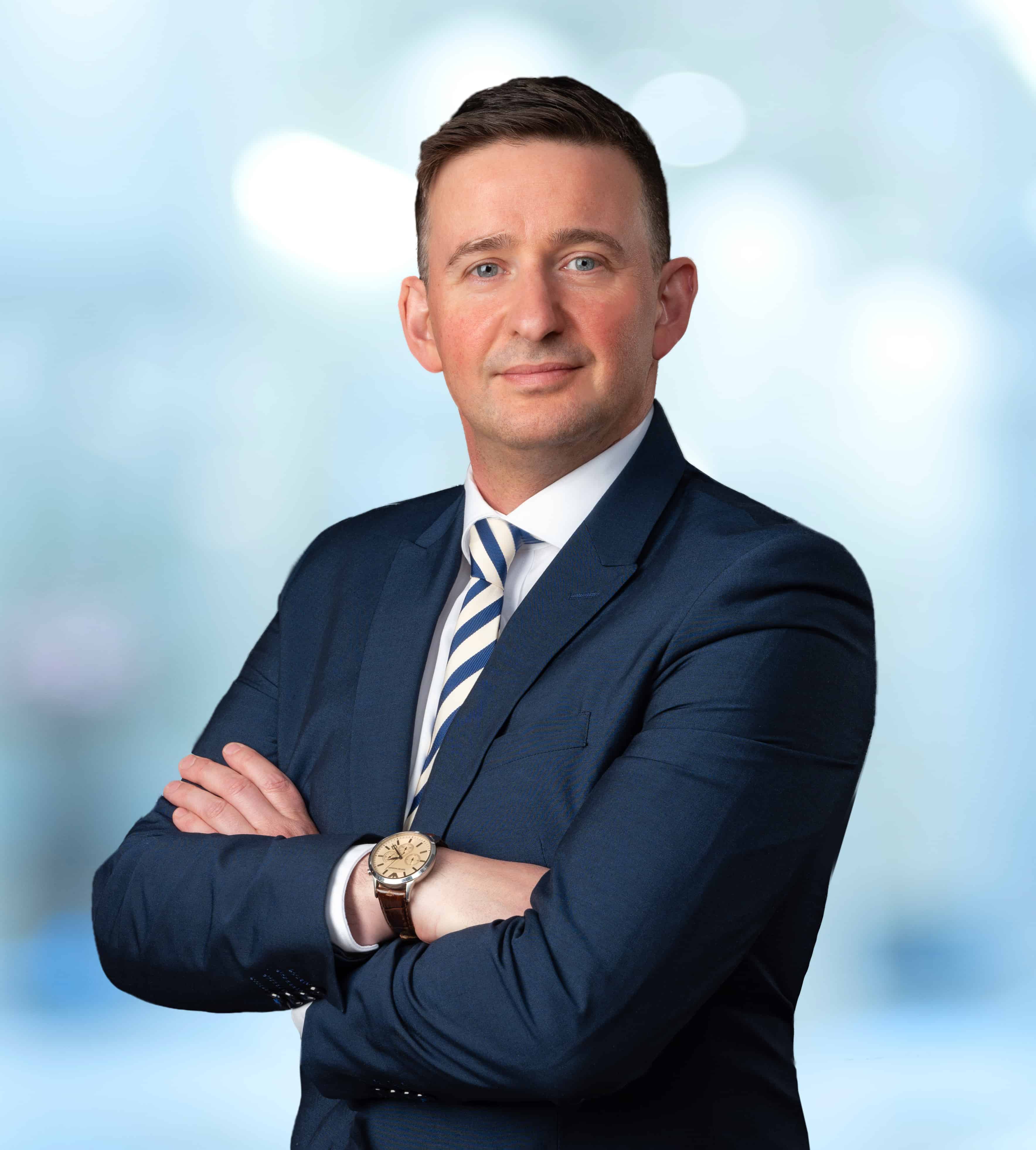 Home owners left hundreds of thousands out of pocket after builder ...