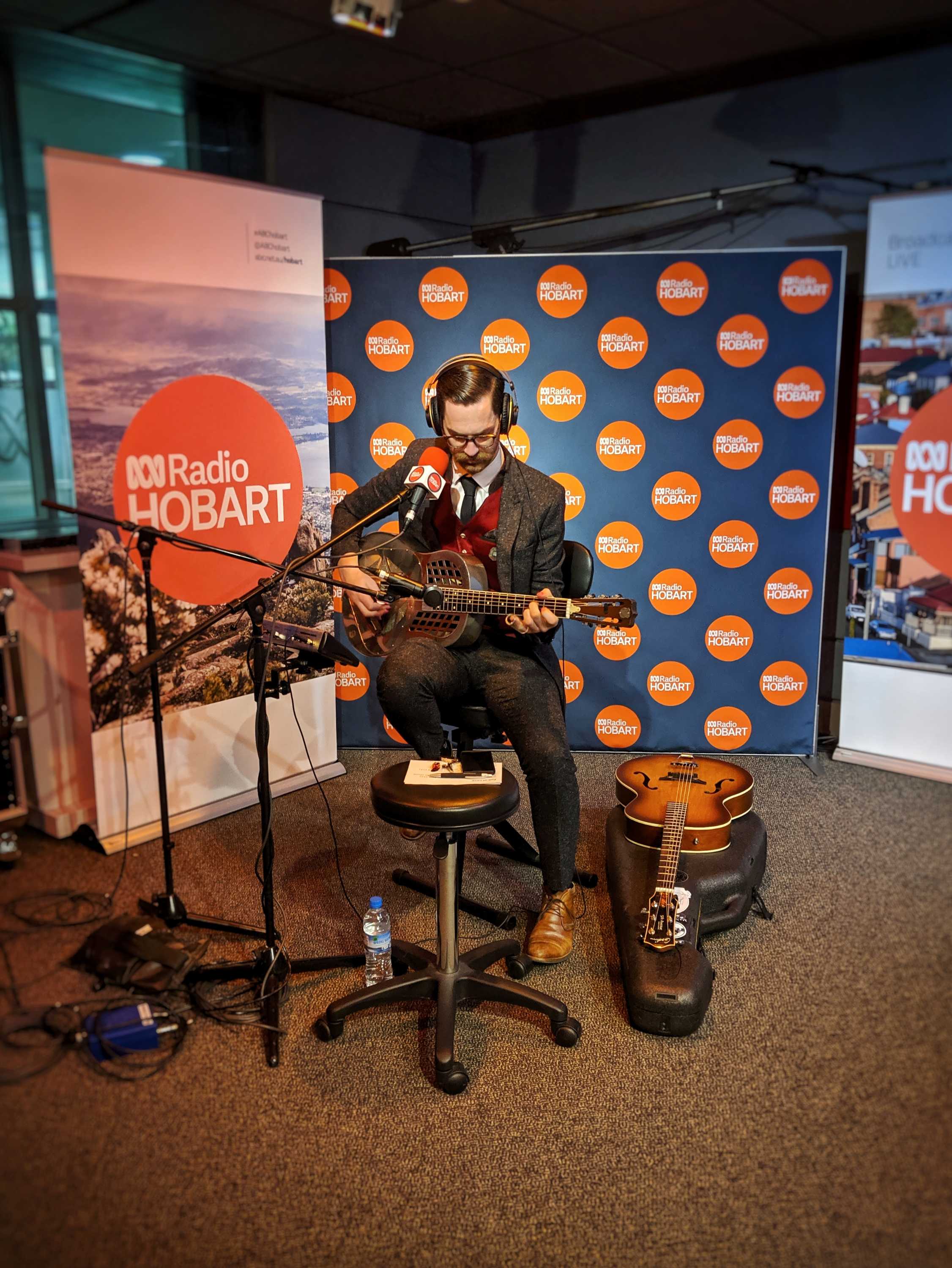 Mangus plays live for #AusMusicMonth - ABC listen