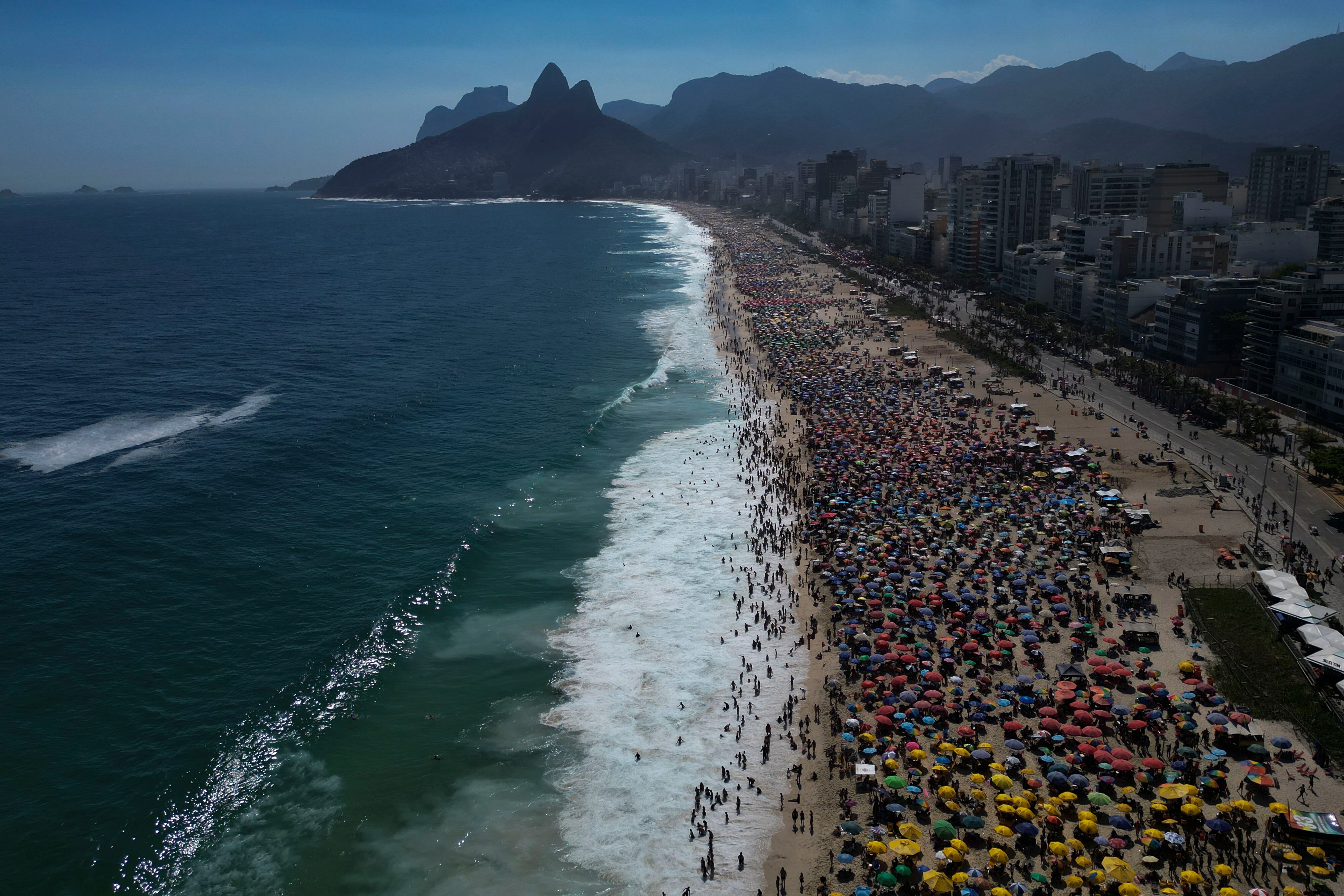 Rio de Janeiro's hottest day in at least a decade sends residents to ...