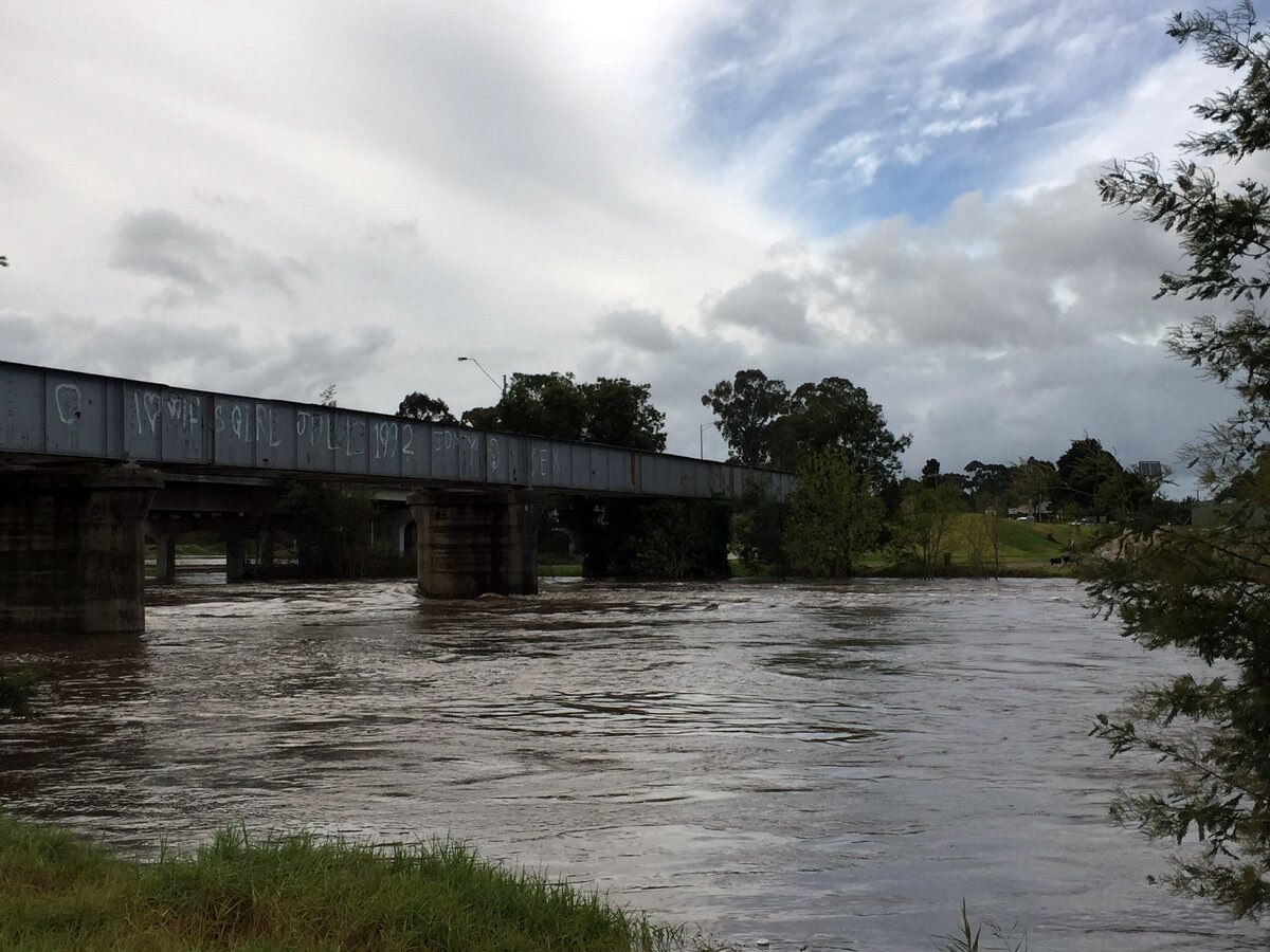 Gippsland floods: SES warn against driving through water after men ...