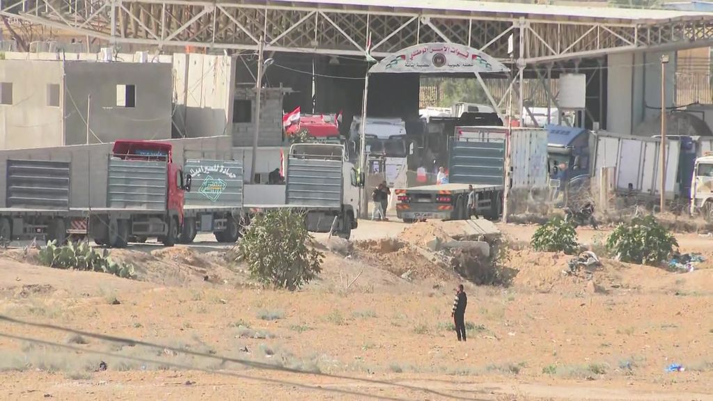 Trucks begin rolling through Rafah border gate into Gaza - ABC News