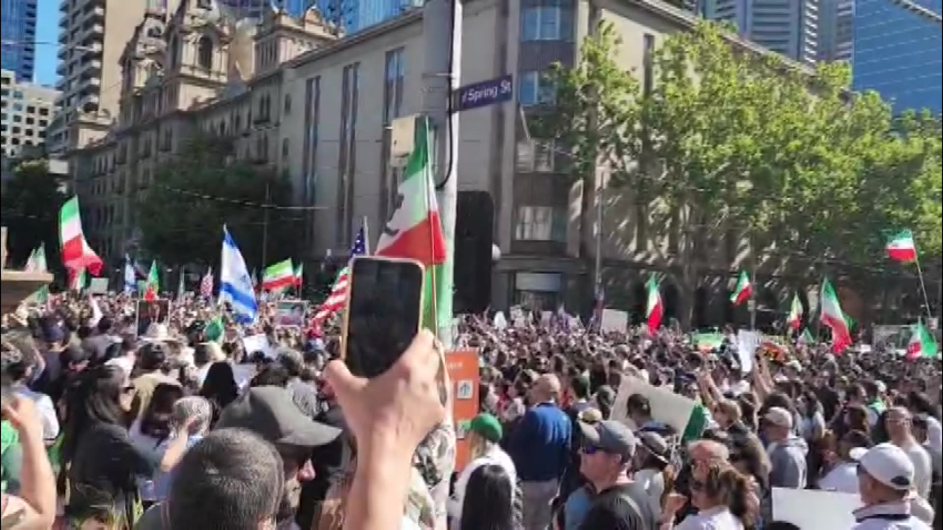 Iranian Australians in Melbourne protest in defiance of government ...