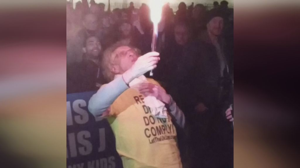 Fireworks, Guy Fawkes masks and a burning effigy of Boris Johson in ...