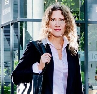 Senator David Leyonhjelm hires controversial author Helen Dale ...