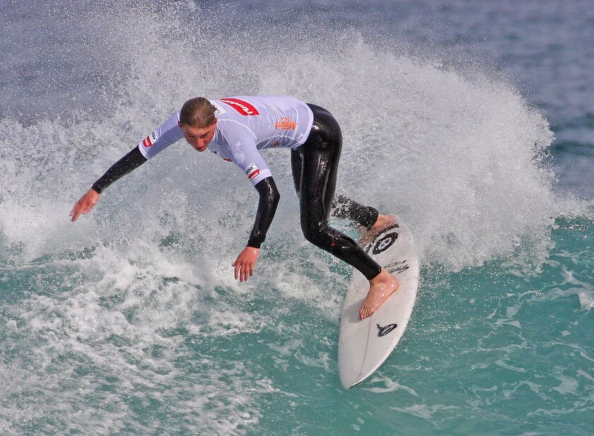 Waitpinga hosts junior pro-surfing tournament - ABC News