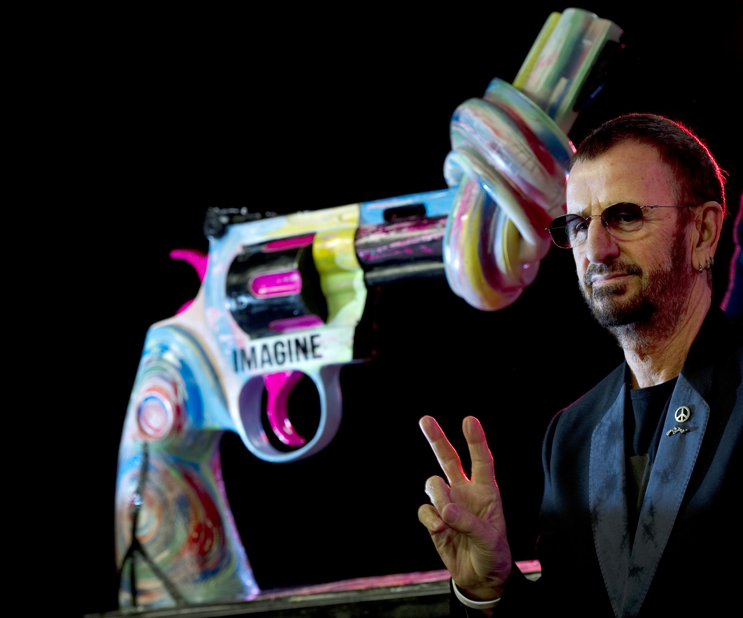 Ringo Starr urges tougher gun laws - ABC News