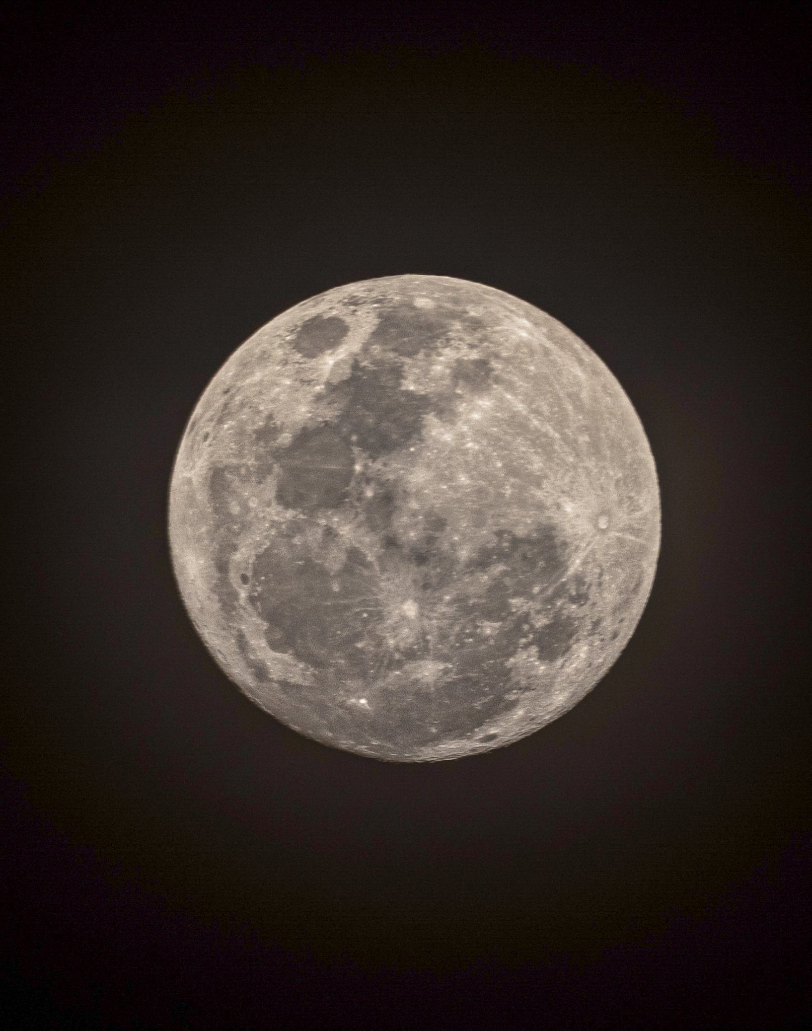 Rare 'blue' supermoon brightens up night sky around the world - ABC News