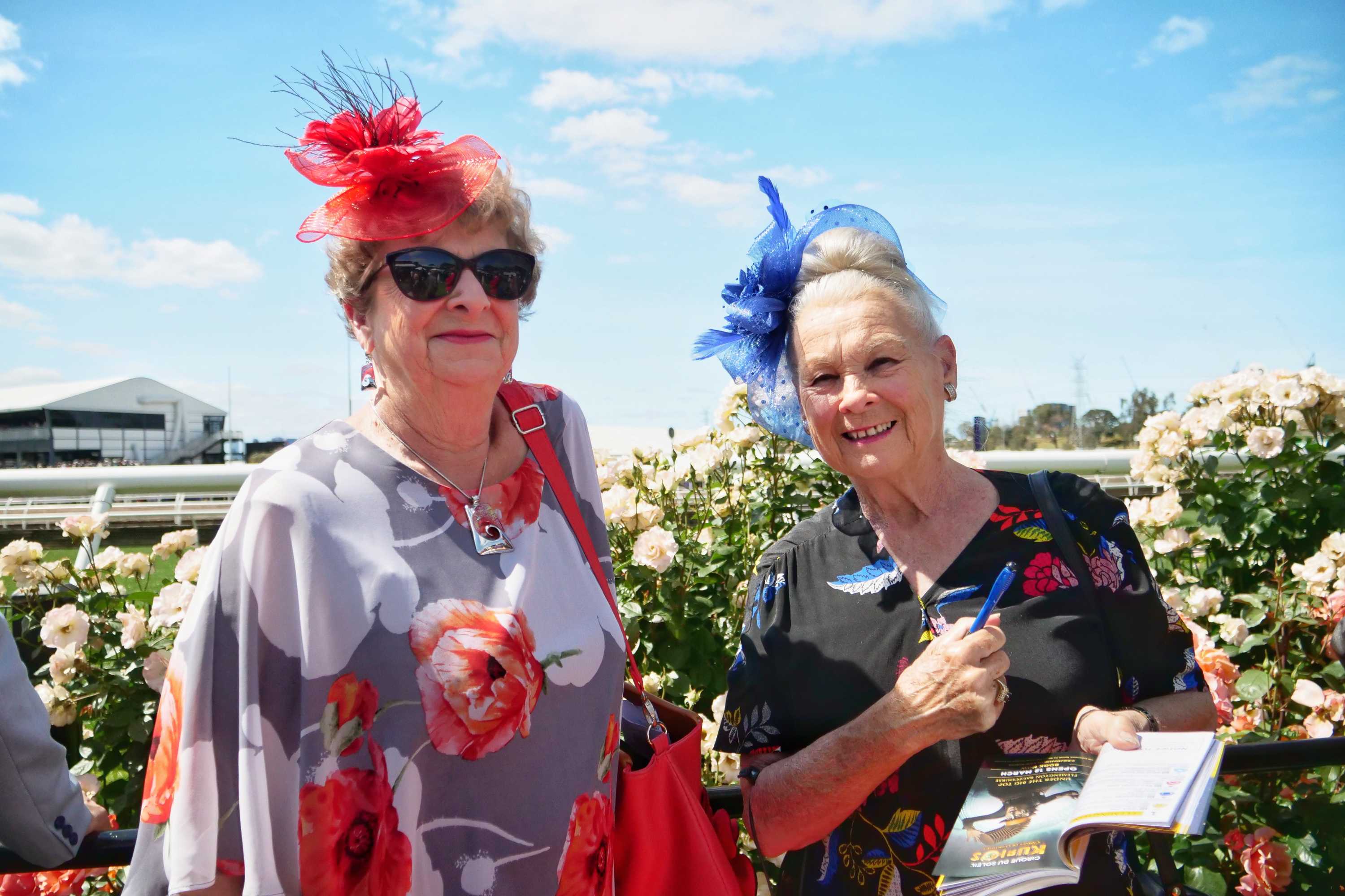 Melbourne Cup sun shines on rainbow of fashions as Flemington racing ...