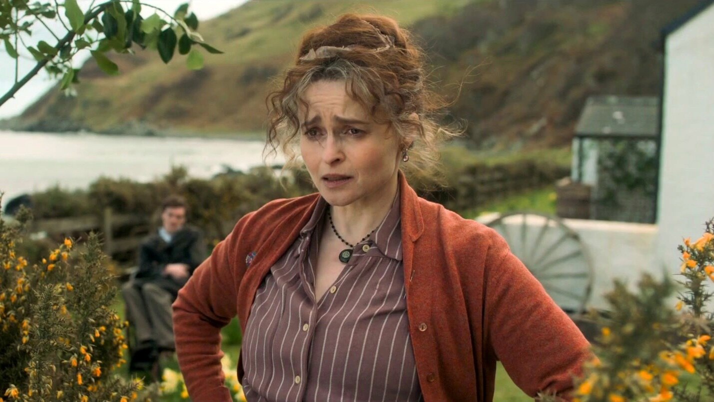 Kamobandz sextape she slides open her hotel room entrance