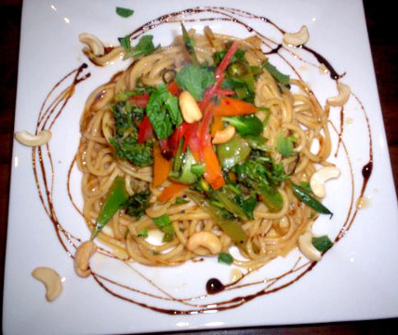 Stir fried hokkien noodles - ABC News