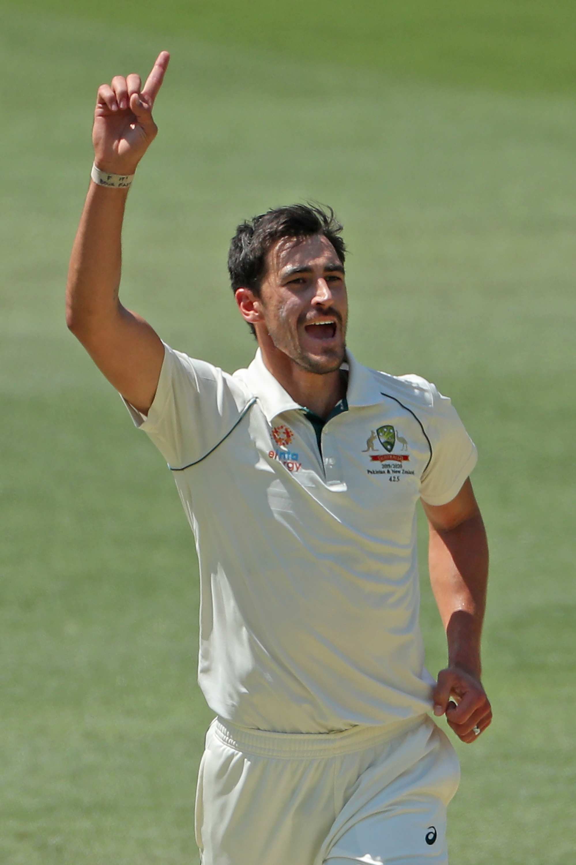 Mitchell Starc proves his worth with the pink ball in the first day ...