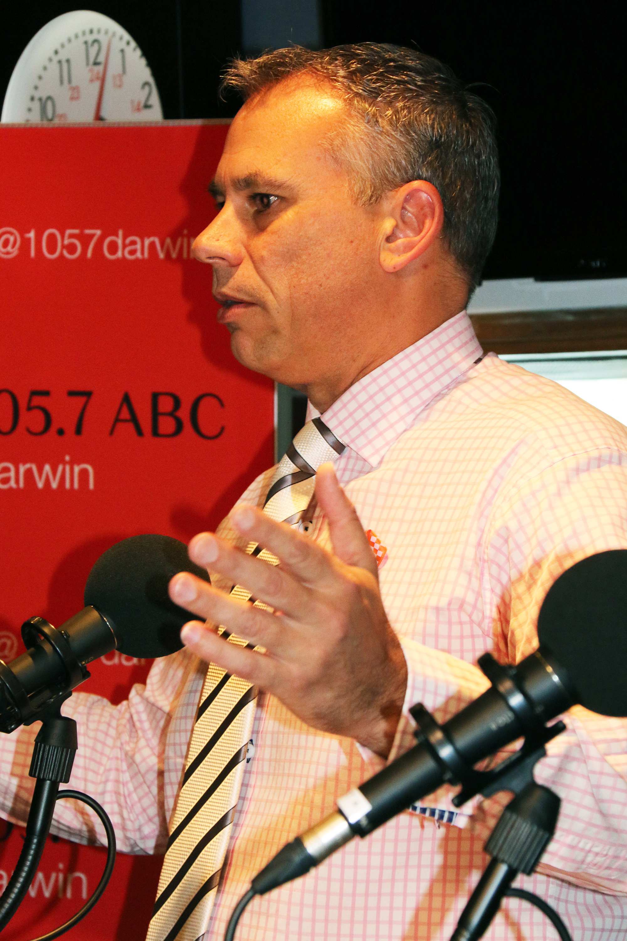 NT Government's own goal exposes tenuous grip on power - ABC Radio