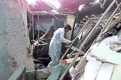 Train driver blamed for Pakistani rail disaster - ABC News