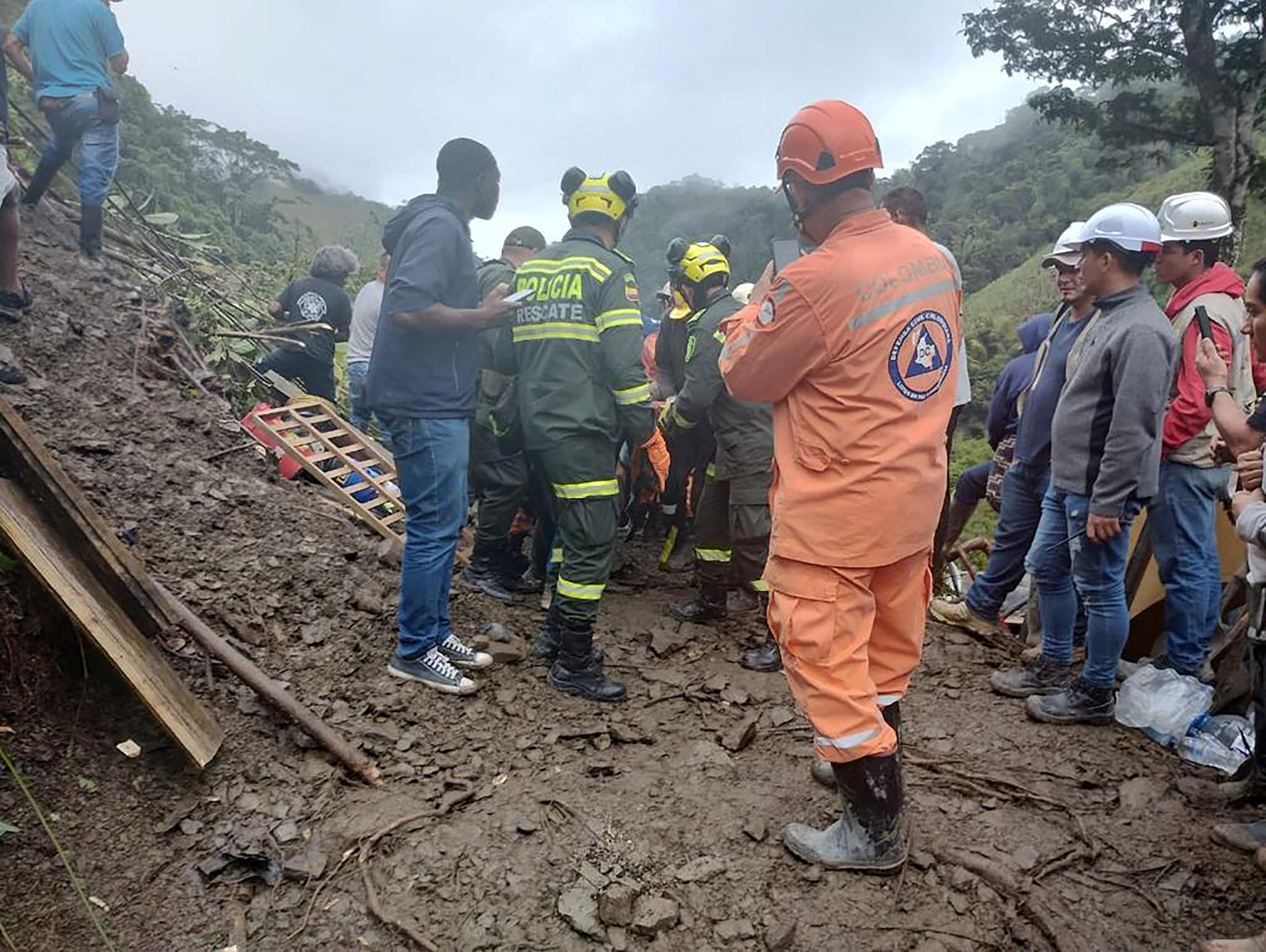 Death toll from Colombia landslide that buried bus rises, as rescuers ...