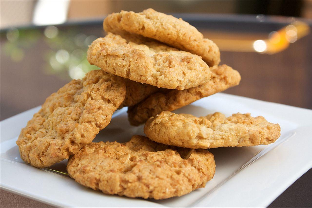 An ANZAC Biscuit Recipe - ABC Everyday