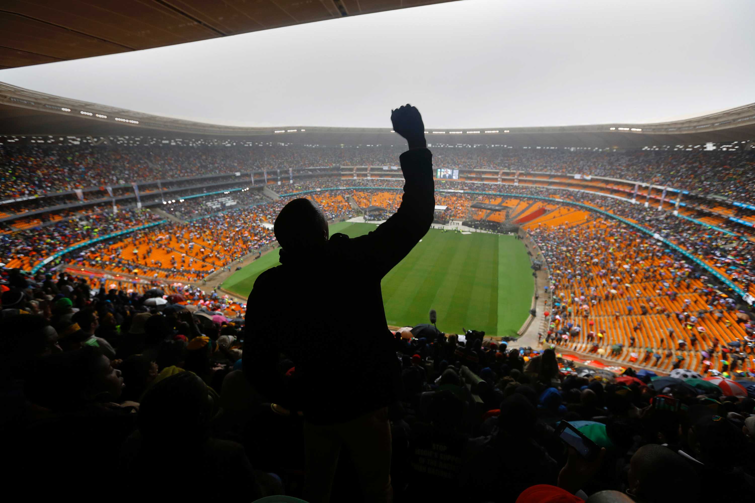 Nelson Mandela memorial: Thousands join world leaders in South Africa ...