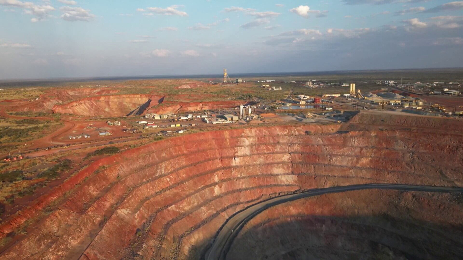 Remote Tanami mine digs deeper as gold prices hit record highs - ABC News