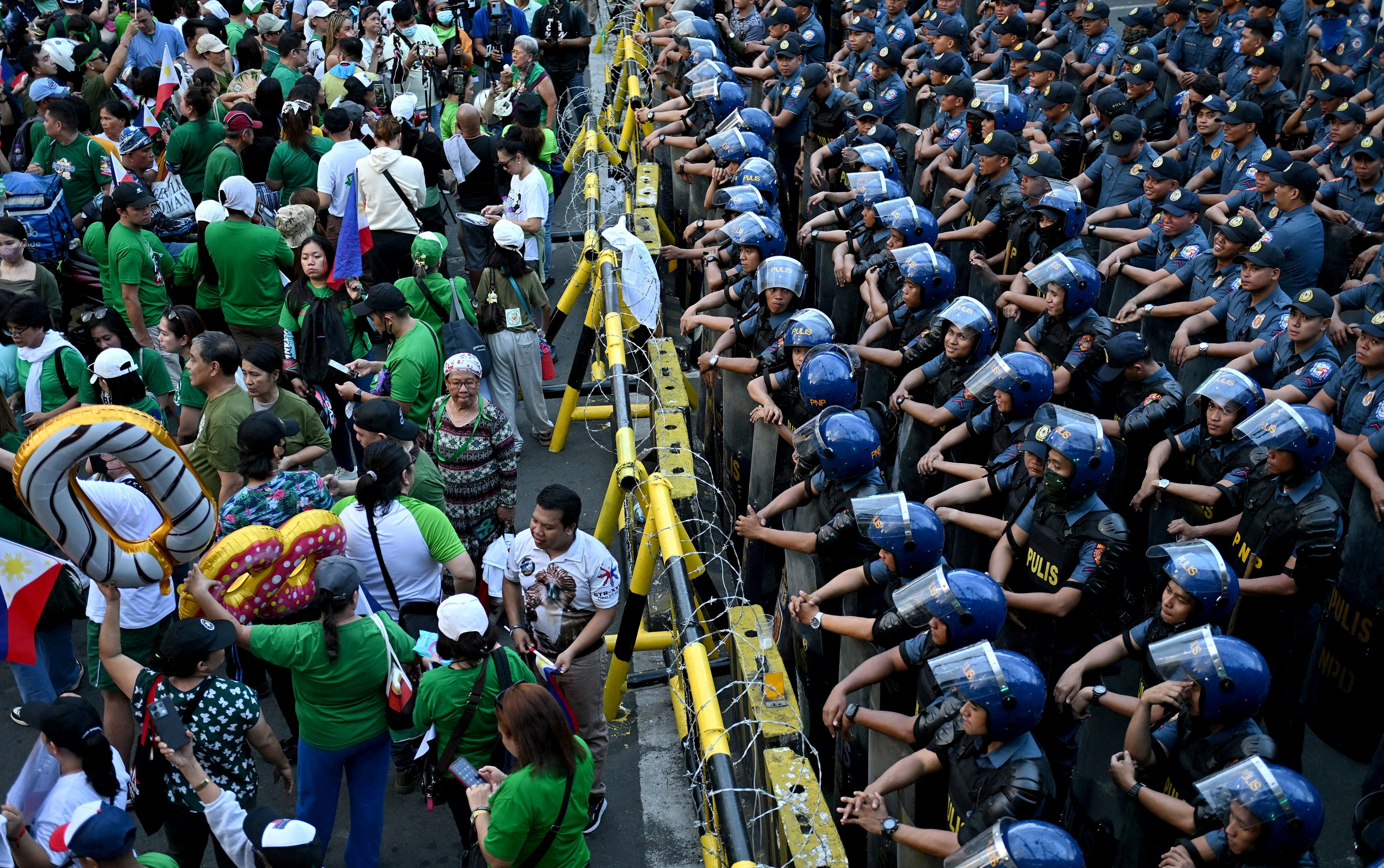 Filipinos in Australia vote online in midterms to decide future of ...