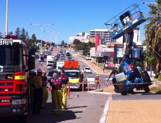 Emergency personnel rescue cherry picker worker - ABC News
