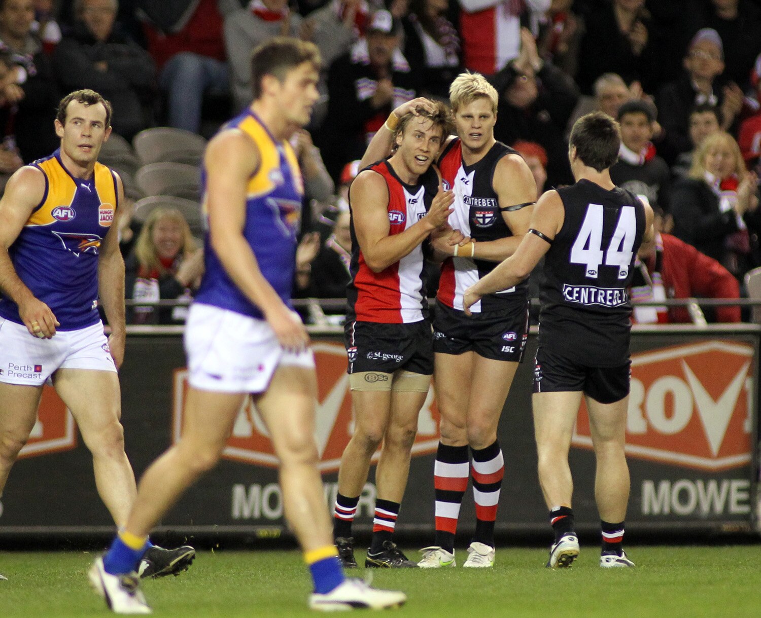 Saints escape fighting Eagles - ABC News