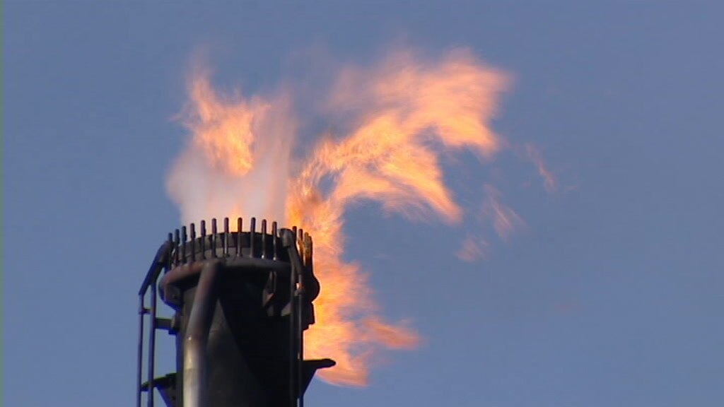 Altona oil refinery flame - ABC News