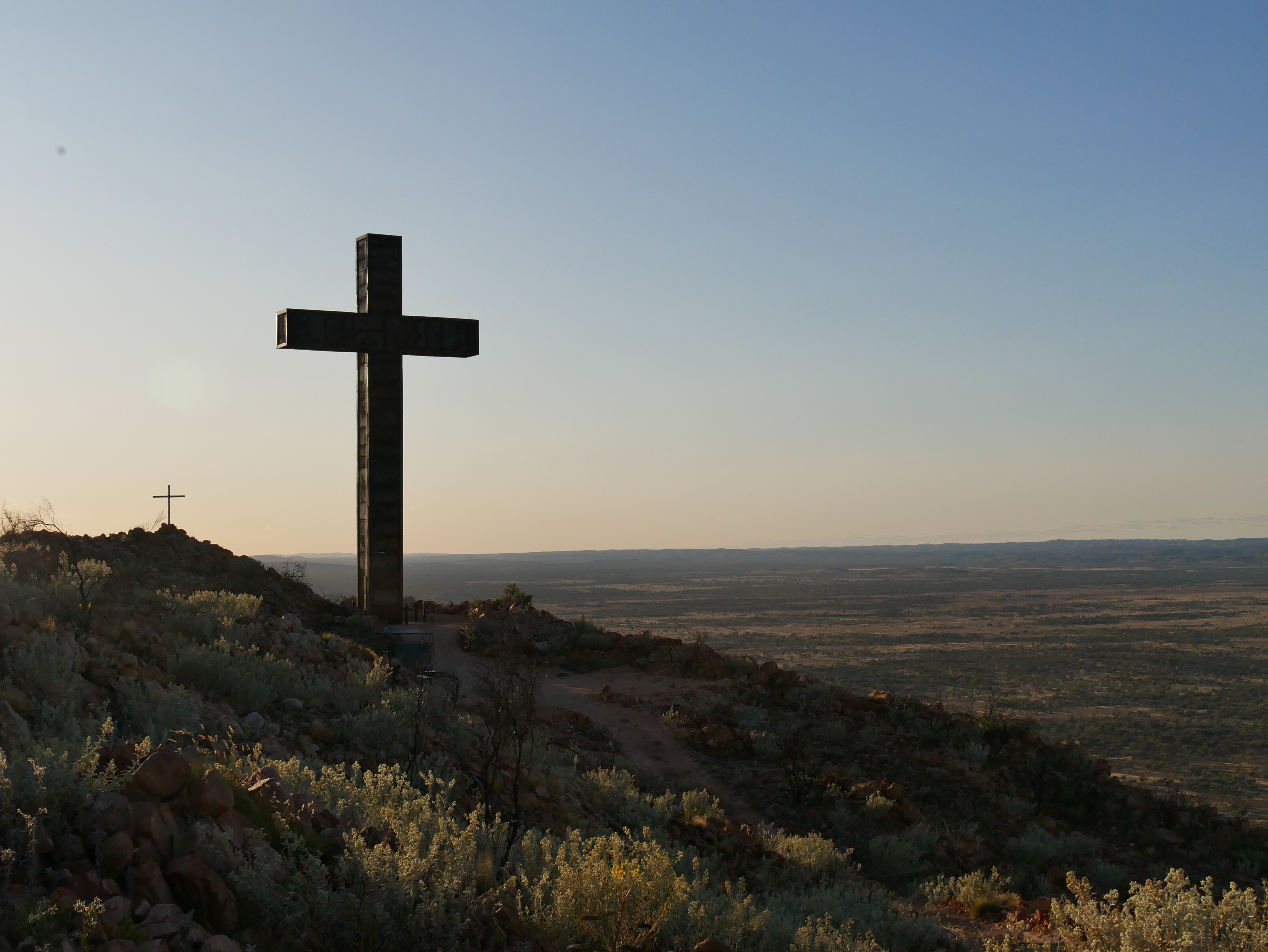 Giant cross monument on Memory Mountain finally a reality for remote NT ...