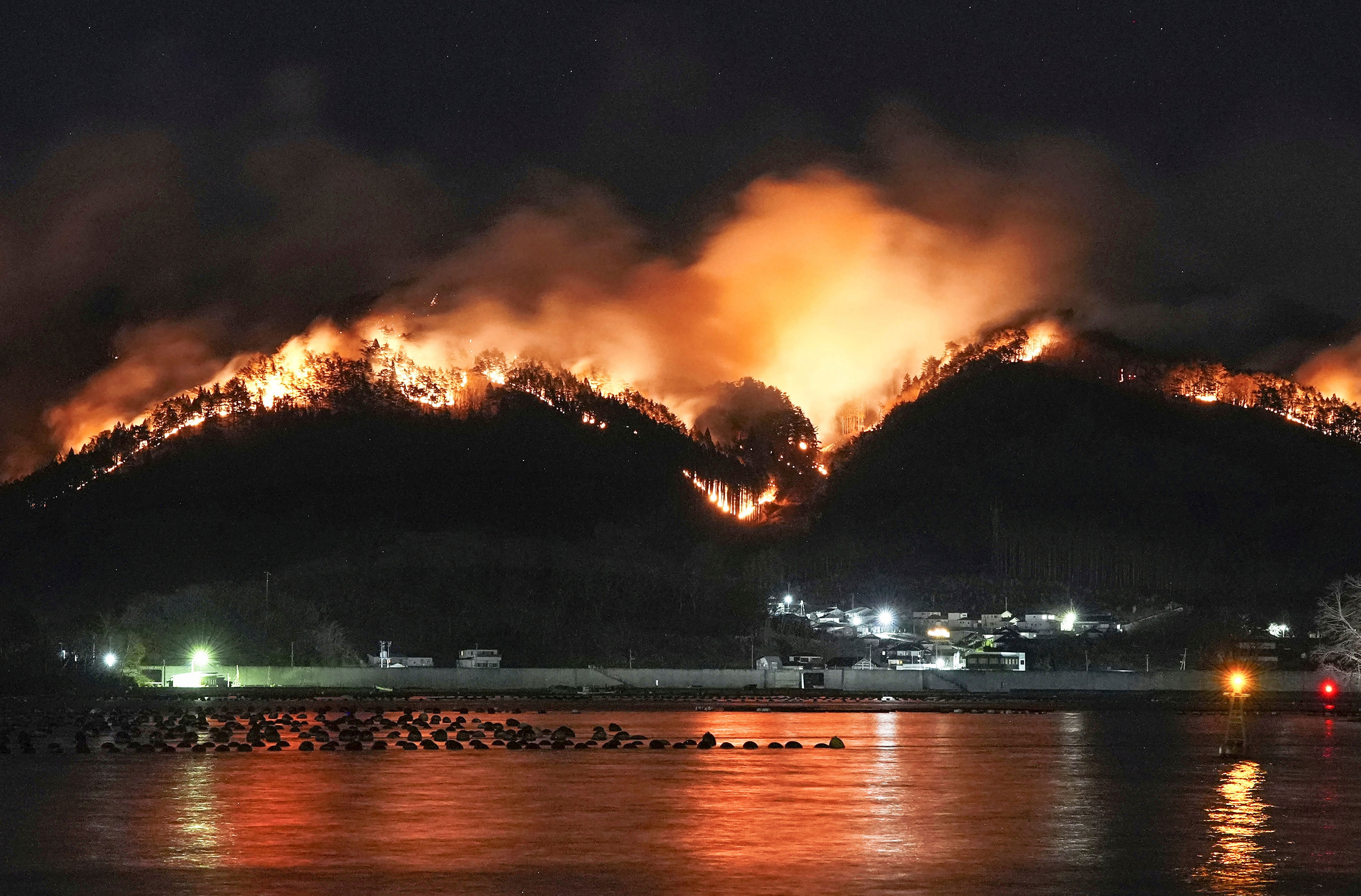 2,000 firefighters deployed to fight Japan's worst wildfire in decades ...