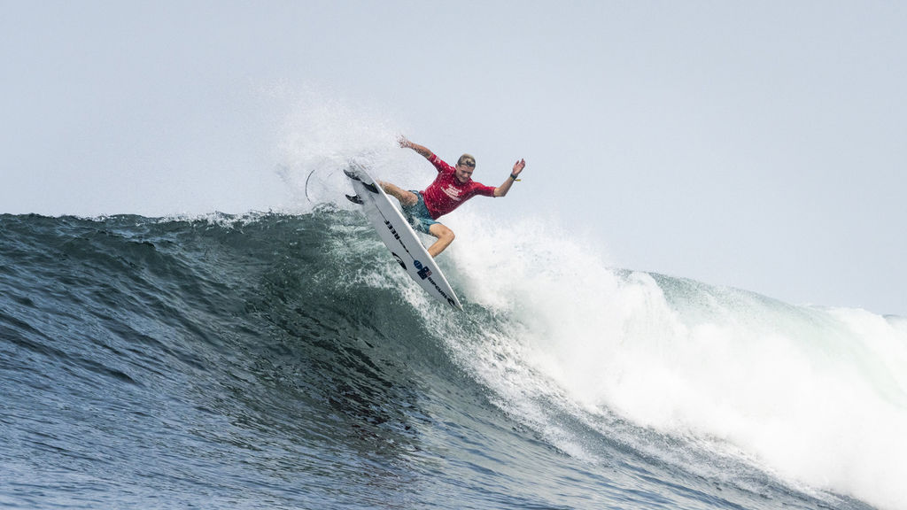 Dane Henry wins the ISA Junior World Surfing Championships - ABC News