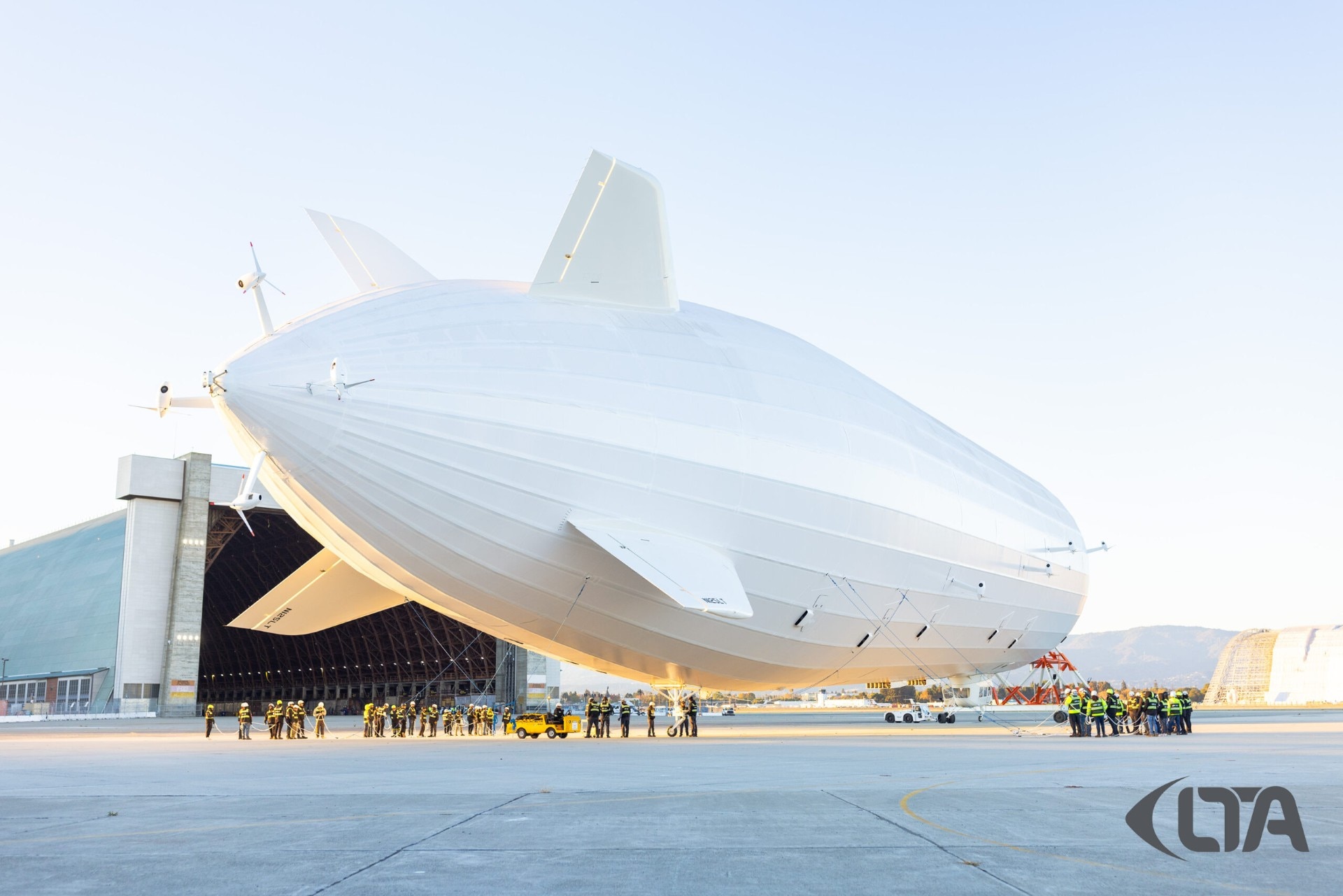 What are cargo airships and how would they move freight in the outback ...