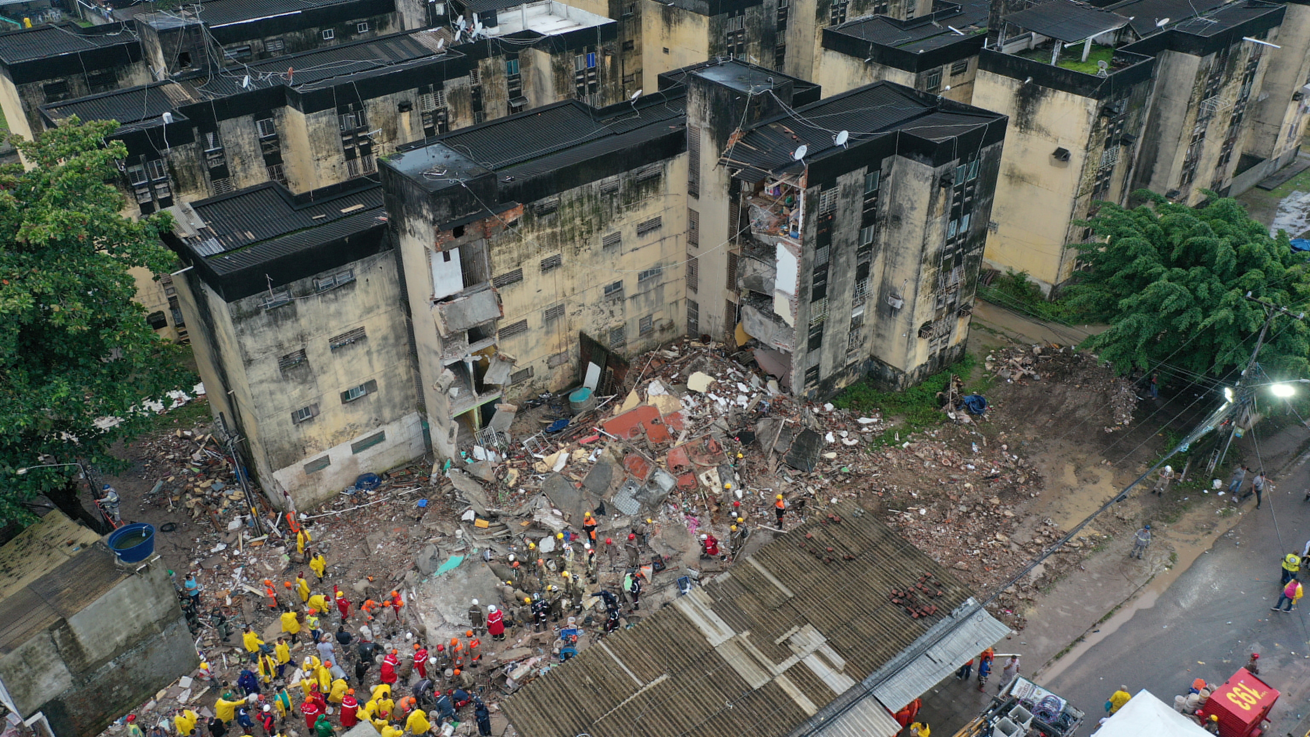 Brazil apartment building collapse leaves eight dead, five still ...